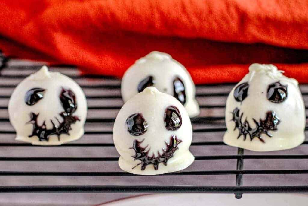9 Fun Spooky Recipes That Let You Play With Your Food (Finally) - Cook ...